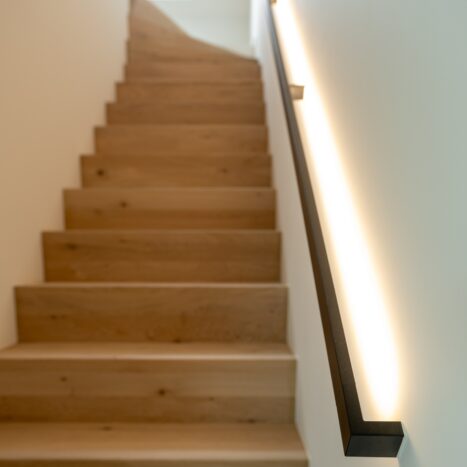 LED trapleuning: stijlvolle verlichting voor jouw trap | Aanhuis
